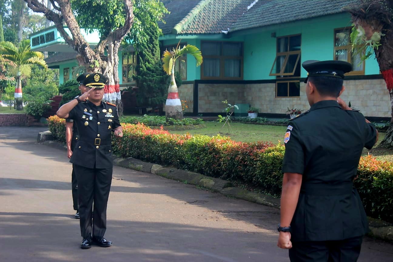 Komandan Pusdikajen Ditajenad Memimpin Upacara Penutupan Dikjurba Ajen ...