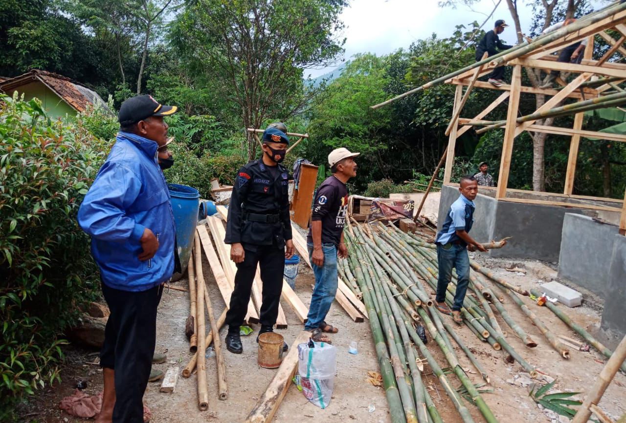 Sat Brimob Polda Jabar Bantu Bangun Masjid | Kontrol News