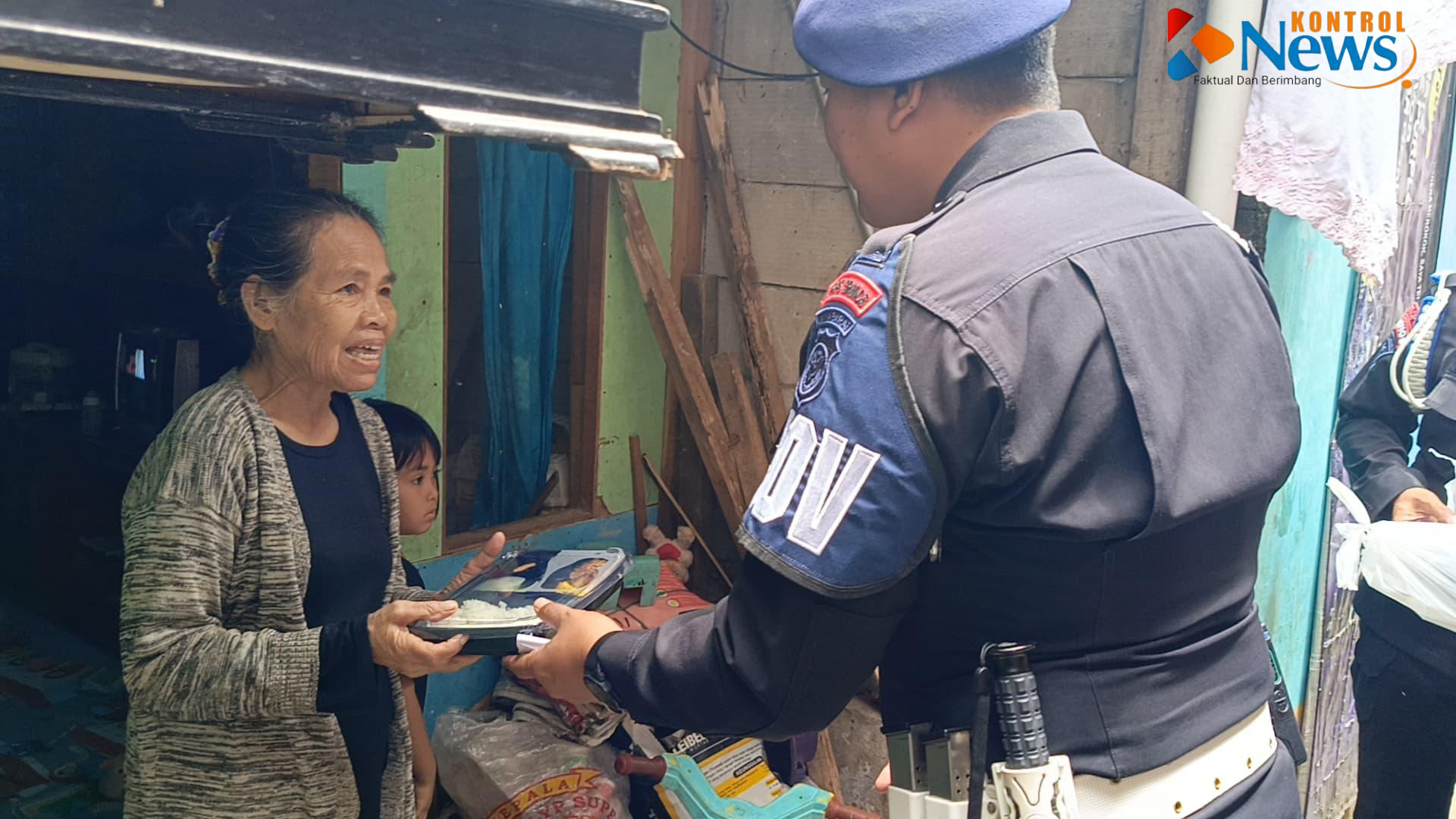 Sat Brimob Polda Jabar Gelar Jumat Berkah Kepada Warga Sumedang ...